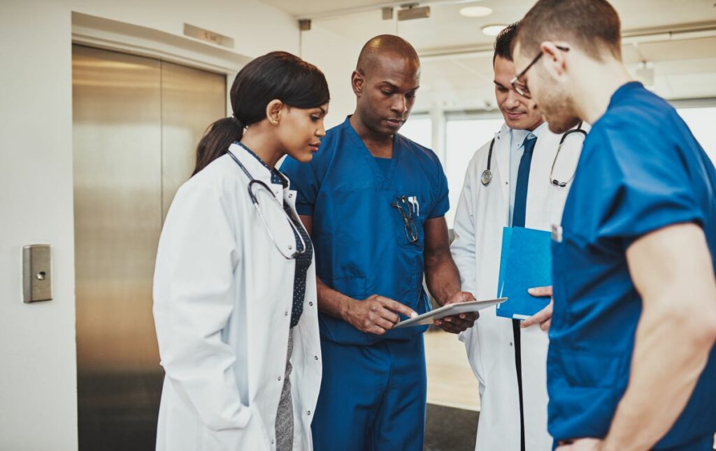 5 Things to Know About Contract Nursing | IntelyCare