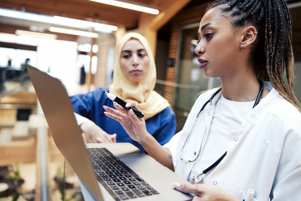 Nursing Handoffs: A Guide for Facilities | IntelyCare