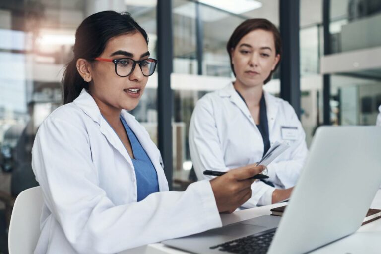 Nurse Practitioner vs. Doctor: What's the Difference? | IntelyCare