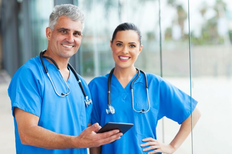 Nurse Practitioner vs. Registered Nurse: Which to Be? | IntelyCare