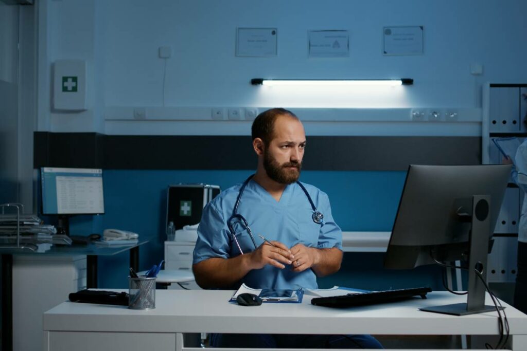 Want to Join Night Shift Nurses? Pros and Cons | IntelyCare