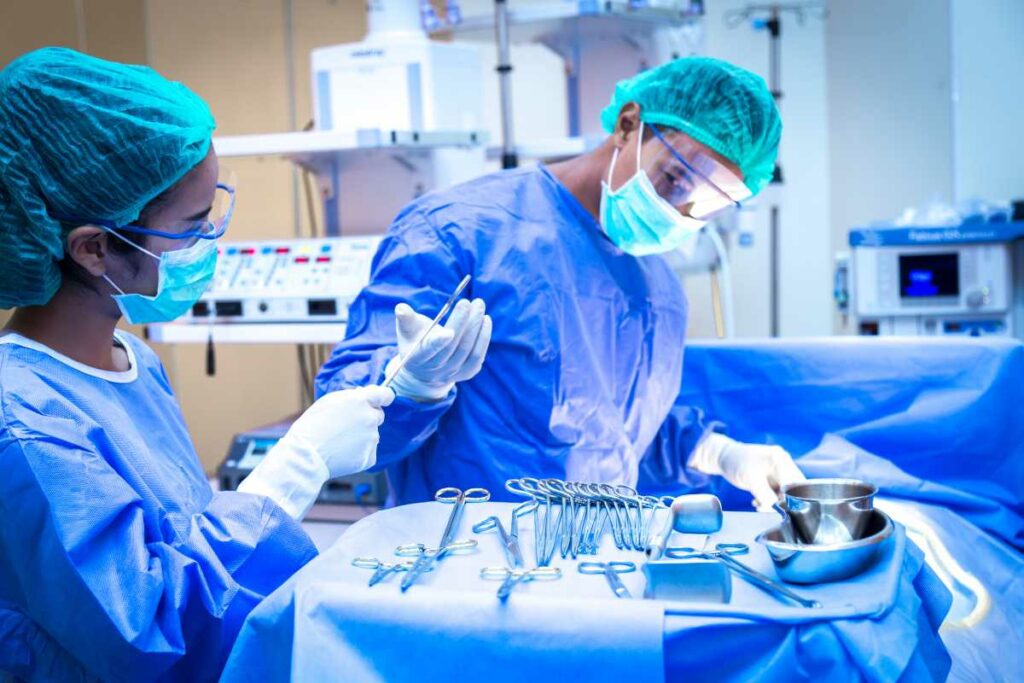 How to Become a Surgical Nurse | IntelyCare