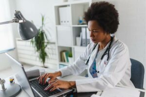Guide to Full Practice Authority for Nurse Practitioners | IntelyCare