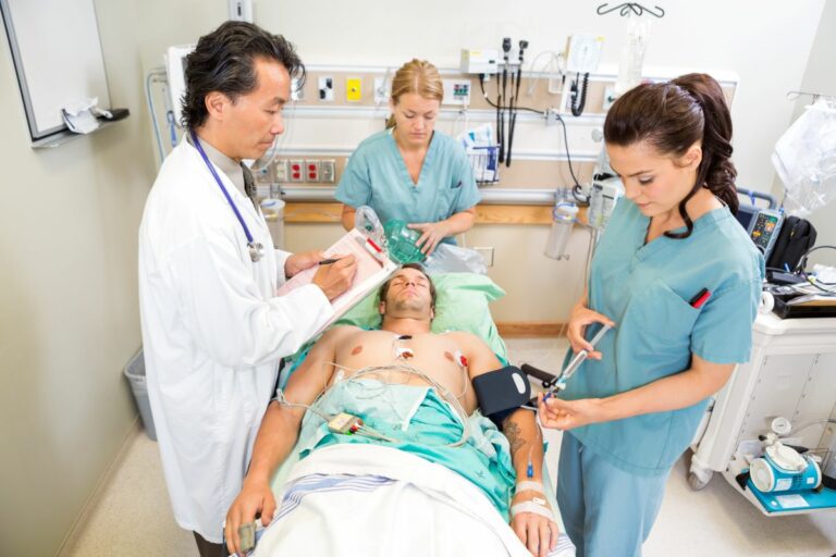 How to Recognize Emergency Nurses Week: 5 Ideas | IntelyCare