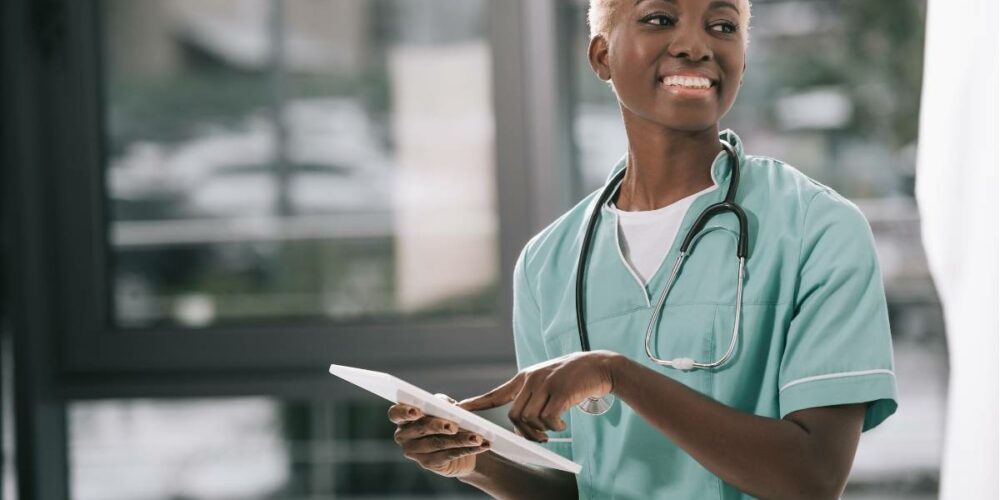 How to Become an RN in Tennessee: 5 Steps | IntelyCare