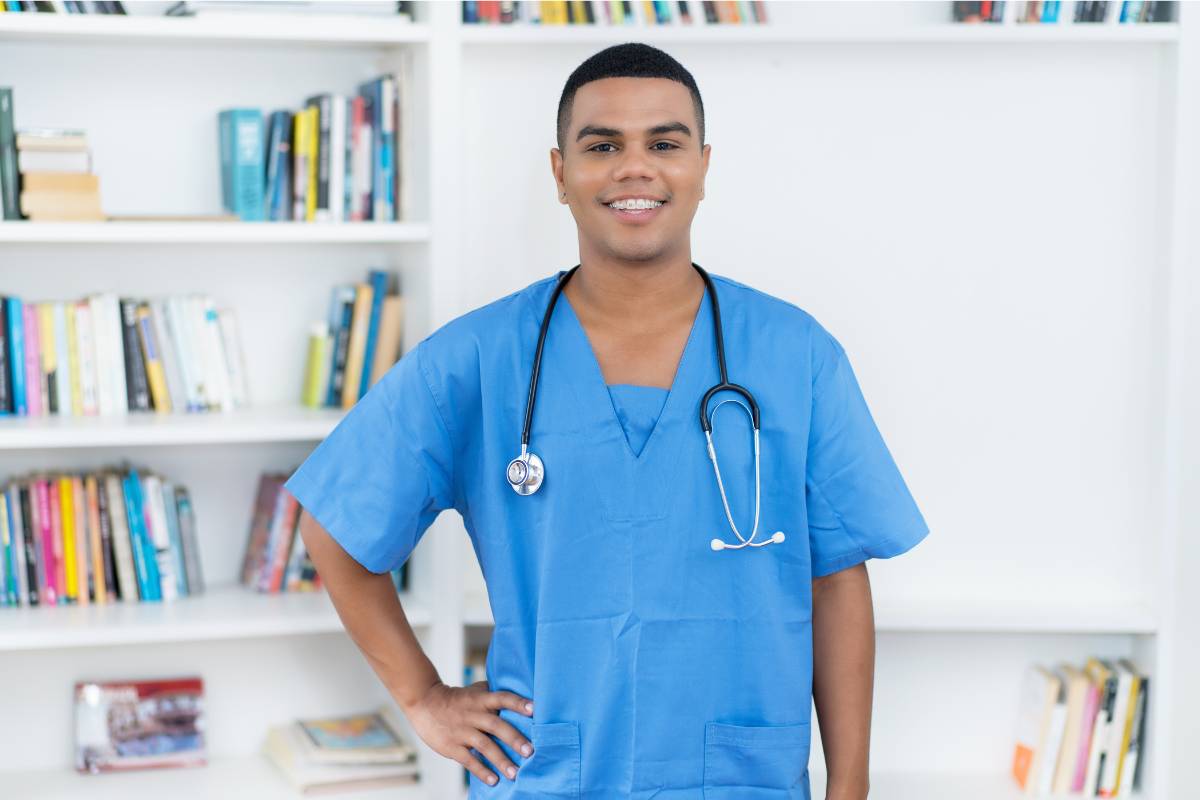 How to Become an RN in Virginia: 5 Steps | IntelyCare