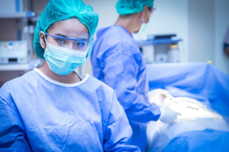 Circulating Nurse Resume Example and Writing Tips | IntelyCare